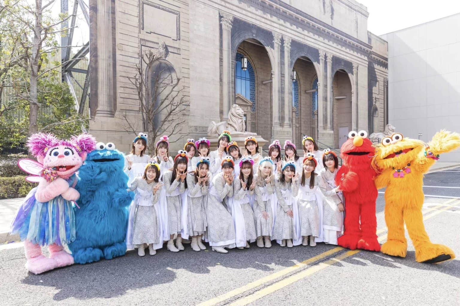 櫻坂46、ライブもアトラクションも満喫！USJプレミアムライブ「ユニ春！ライブ 2023」集合ショット公開